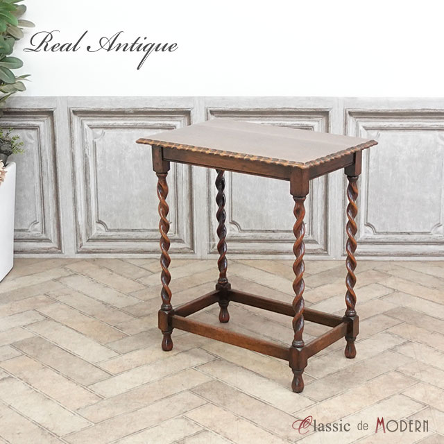 品名・品番 antique80180　サイドテーブル　1920年頃　オーク材　イギリス サイズ W 61 x D 40.5 x H 69 cm 商品について ひらひらの天板形状とツイストレッグが可愛いオケージョナルテーブルです。 オークの特...