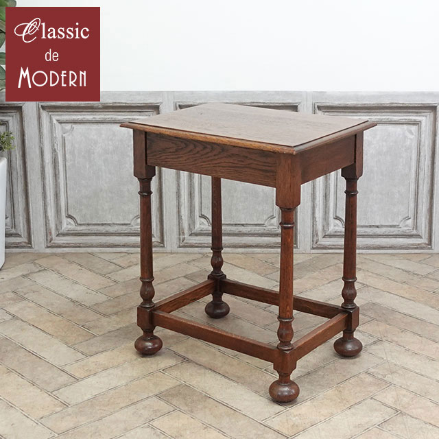 品名・品番 antique80272　サイドテーブル　1920年頃　オーク材　イギリス サイズ W 61.5 x D 45.5 x H 74 cm 商品について すっきりとした印象のオケージョナルテーブルです。 どっしりとした、シンプルな脚...