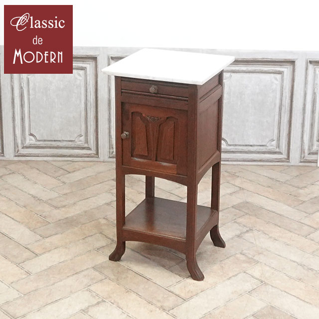 品名・品番 antique65641　ナイトテーブル　1920年頃　オーク材　フランス サイズ W 41.5 x D 41 x H 82.5 cm 商品について 大理石付きナイトテーブルです。 寝室やベッドサイドなど、ちょっとしたスペースに...
