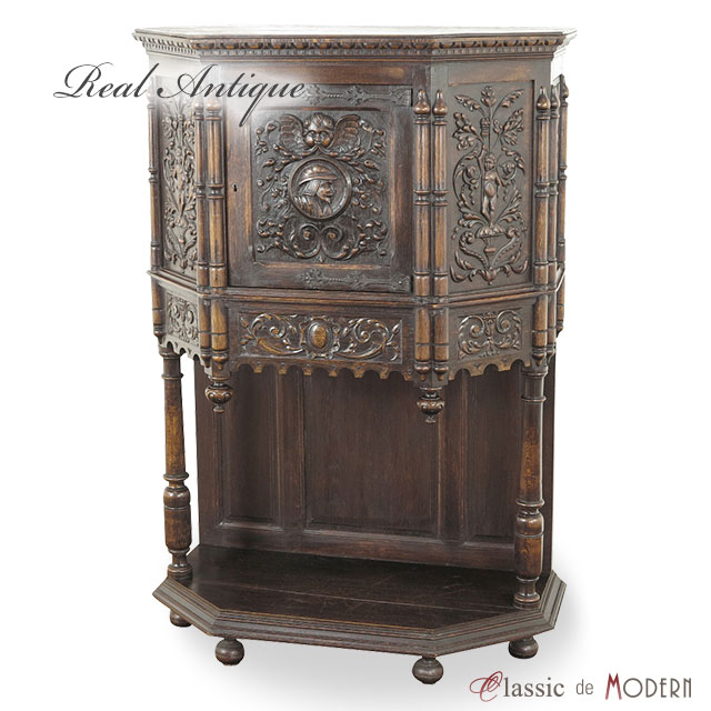品名・品番 antique62935　キャビネット　1880年頃　オーク材　フランス サイズ W 103 x D 56 x H 150 cm 商品について クオリティの高い彫刻が重厚な雰囲気を出してくれる素敵なキャビネットです。 この圧倒的...