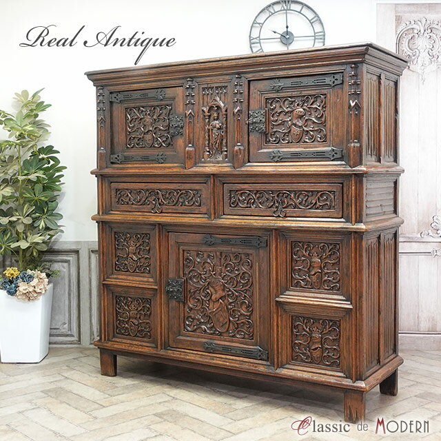 品名・品番 antique64704　キャビネット　1910年頃　オーク材　フランス サイズ W 156 x D 55 x H 161 cm 商品について 繊細な彫刻が気品ある雰囲気を醸し出すキャビネットです。 本物アンティークしか出せない...