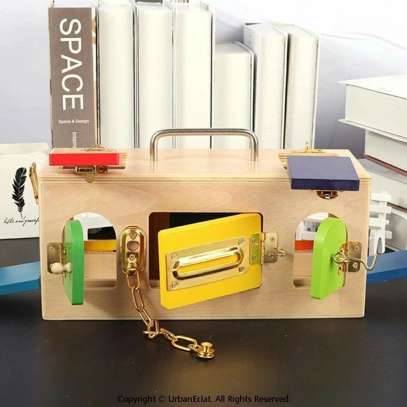 高品質の木製玩具。 すべてのドアとラッチ付きの10種類のロックを備えた細工された木製のロックボックス。 この製品は、ハンドアイコーディネーションスキルを完璧にし、実践的なライフスキルを学ぶのに役立ちます。 創造性、忍耐力、実践能力を発達させ...