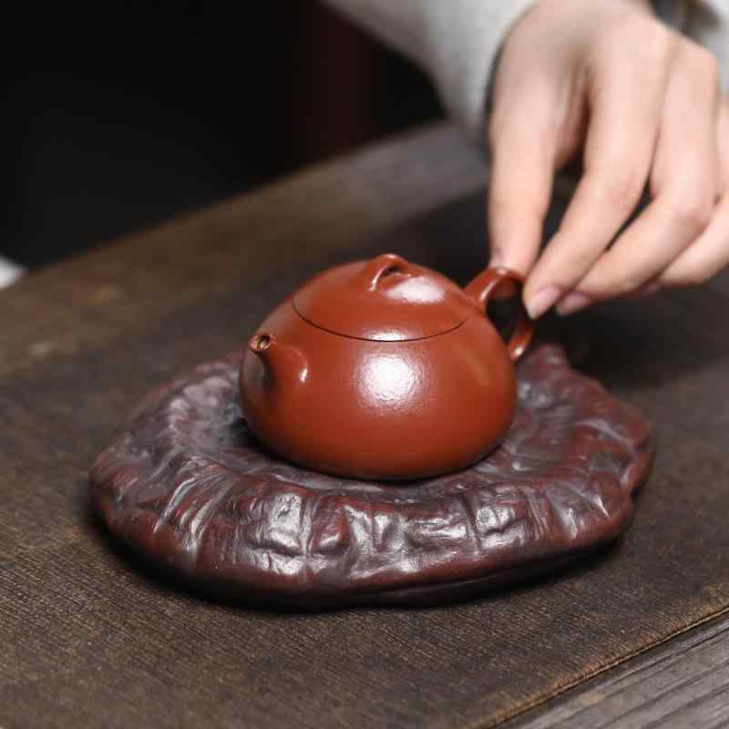 ・カテゴリ: 茶具セット・主な素材: 紫砂・表面工程: 手描き・カラー展開: 霊芝壺承・スタイル: 国潮風、新中式・推奨シーン: 家庭用・機能: 携帯用、貯水、防熱・対応人数: 1-2人