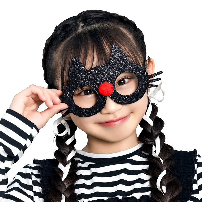 メーカー希望小売価格はメーカーカタログに基づいて掲載しています。ブラックキャットメガネ キッズ猫の顔をモチーフにした、マスクタイプのユニークなメガネ。ラメ素材のフレームに、赤いポンポンの鼻がチャーミングなアクセント。シンプルながらも存在感の...