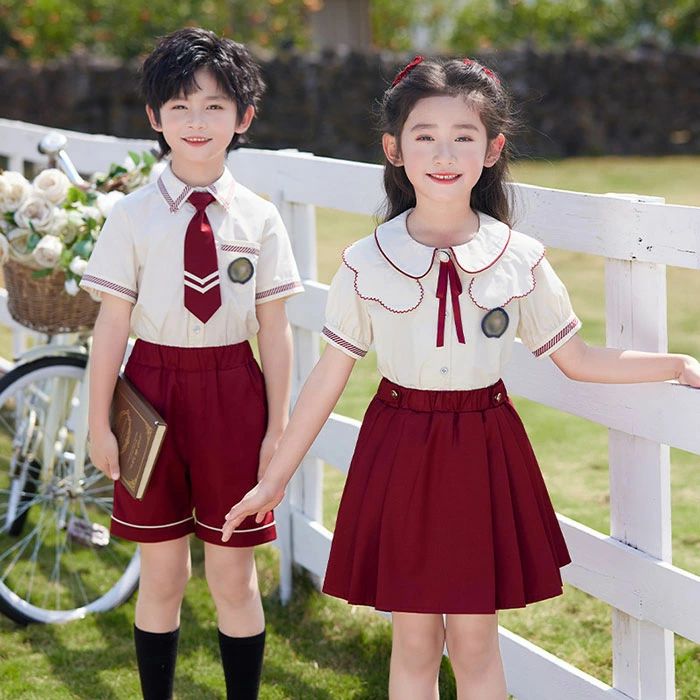 商品名 女の子　上下セット 色 レッド サイズ 100-180cm 素人採寸若干の誤差がある場合がございます。 素材 ポリエステル　コットン ご了承いただきたいこと ※サイトに掲載の商品は、撮影の環境とモニター環境により、実際の物と素材感・...