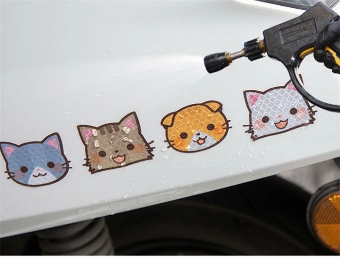 愛車 警告 安全対策 自転車 バイク 通学 通勤 散歩 夜道 目立つテープ 防水 耐熱機能 パーツ カー用品 車 外装 傷防止 ドアの保護 外装パーツ 外装 改装 高輝度 安全警告テープ 夜間 事故防止 【商品仕様】 カラー：ネコ 素材：ダ...