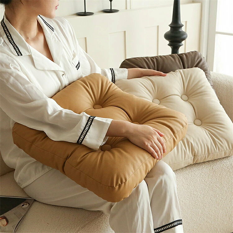 ●素材の性質上、ニオイが強いものがございます。商品到着時にニオイが強く感じられる場合はしばらく陰干しなどをお願いいたします。 ●高温になりやすい場所にてのご使用はお控えください。劣化する場合がございます。 ●コンパクトに発送する為、梱包は簡...
