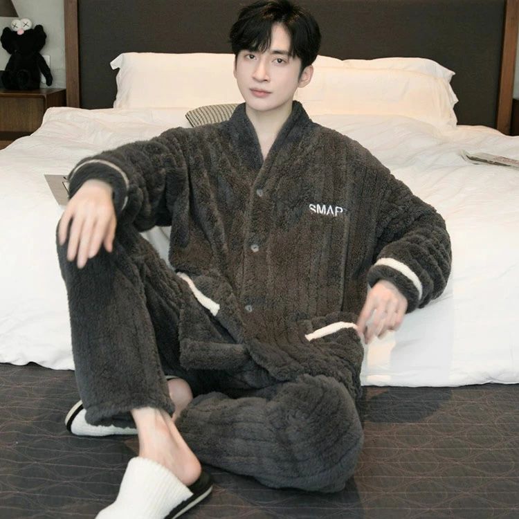 商品内容：トップス+パンツ 素材：ポリエステル 注意事項： ★沖縄など離島地域送料追加1600円 ★モニターの環境によって、実物と色見が多少異なる場合がございますのでご了承下さい。 ★大変恐れ入りますがご注文後に商品が品切れとなってしまった...