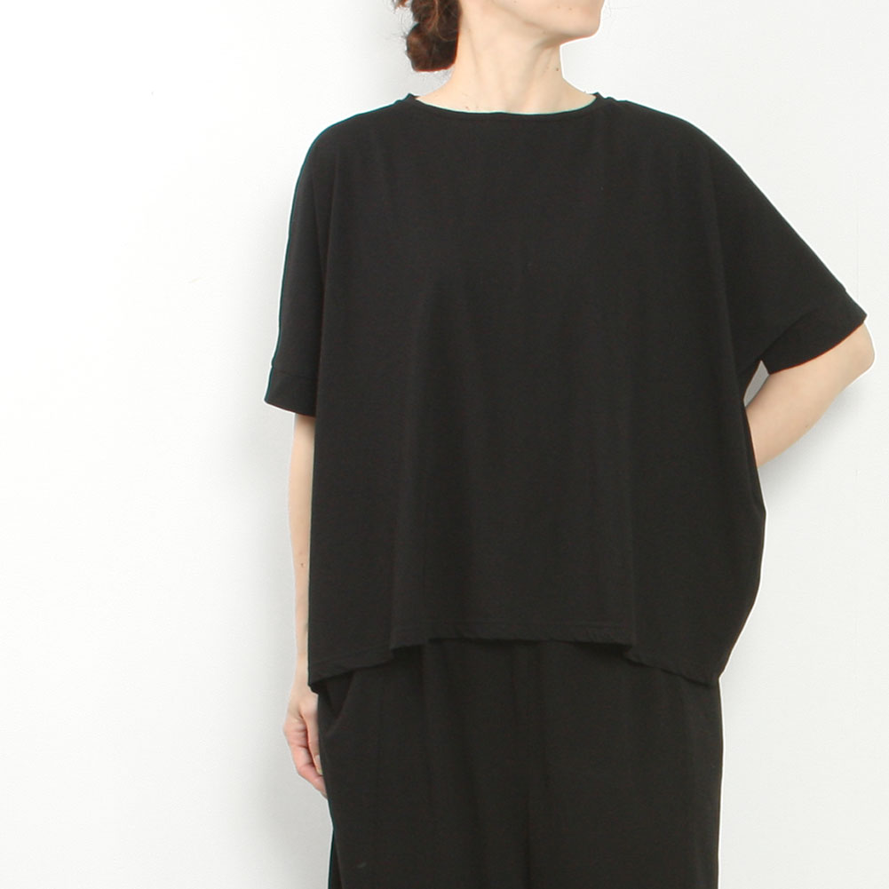 evam eva エヴァムエヴァ cut&sew wide pullover E261C169 Description ほんのり光沢感のある、なめらかな手触りのプルオーバー。ワイドなシルエットは身体のラインを拾わず、一枚で着ても様になります...
