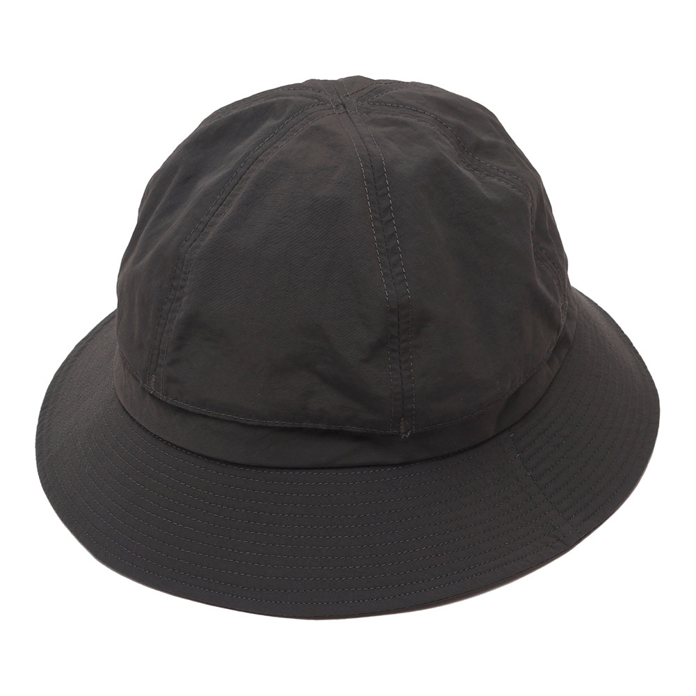 halo commodity ハロ コモディティ Salt Slit Hat h263-491 Description スリット状のベンチレーションが設けられたナイロン素材のメトロハット。背面のドローコードで被ったままでのサイズ調整も可能で...