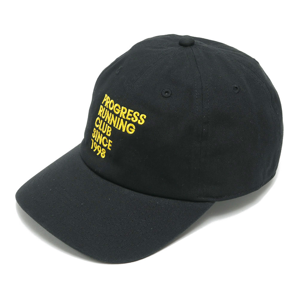 PROGRESS RUNNING CLUB プログレスランニングクラブ 1998 CAP Description エイジング感のあるコットンキャンバスにオリジナルのグラフィックが刺繍されたキャップです。浅めのフィットで、バックルアジャスター...