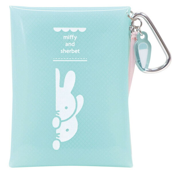 商品名miffy ミッフィー ポーチ B柄 グリーン チャーム付 カラビナ付 シャーベット 春夏 北欧 ブルーナ かわいい ビーエスエス説明人気「miffy (ミッフィー)」、さわやかな「シャーベット」シリーズ♪夏が楽しくなる、透け感のある...