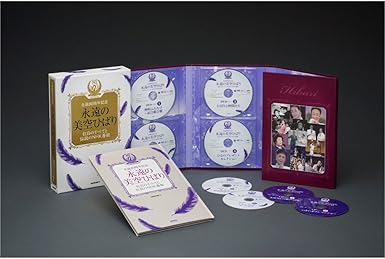 ◆現存する紅白映像・音声を全公開 第8回（昭和32年）から第30回（昭和54年）までの17回分の、歴史的な映像と音声を全収録。 ◆夢の共演シーンも蔵出し 大物歌手・俳優との豪華共演、宮田輝・山川静夫アナなどの司会も懐かしいNHKならではの映...