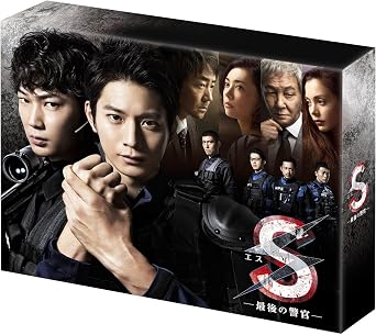 待望の初激突! ! 向井理×綾野剛 痛みを抱いて、守る力は強くなる! TBS系日曜劇場で放送の話題作「S-最後の警官-」が早くもDVD化! ★猪突猛進な元ボクサー警察官・神御蔵一號役を演じる向井理と 冷静沈着な天才スナイパー・蘇我伊織役を演...