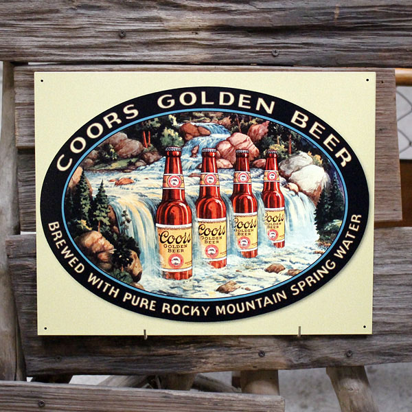 お部屋をアメリカンな雰囲気にで飾るならやっぱりMADE IN USAのメタルサインがお勧め！ 映画のワンシーンやレトロなポスターを想像させる美しいデザインに、アメリカンメタルサインならではの美しい表面仕上げ。 そのまま壁面に飾るだけでもイン...