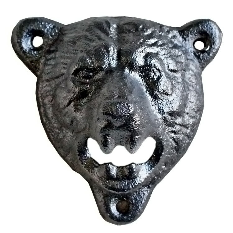 クマの口の部分がボトルオープナーになった『ウォールマウント ボトルオープナー ベア （クマ）』です。 壁面に取り付けるタイプの栓抜きで、壁に付けていつでもボトルをかっこよく開けられます♪ 本体はキャストアイアン（鋳鉄）製、その風合いは新品な...