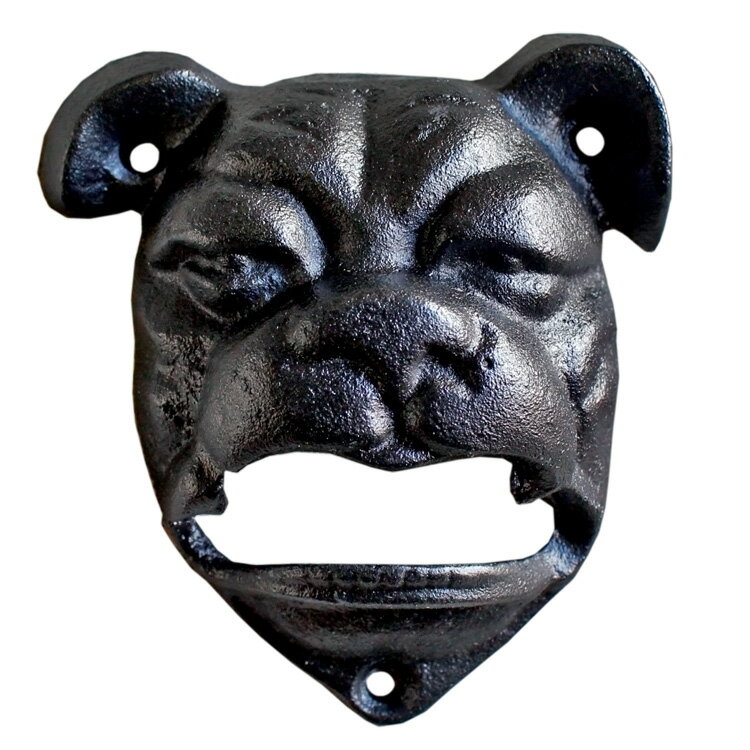 犬の口の部分がボトルオープナーになった『ウォールマウント ボトルオープナー ドッグ 』です。 壁面に取り付けるタイプの栓抜きで、壁に付けていつでもボトルをかっこよく開けられます♪ 本体はキャストアイアン（鋳鉄）製、その風合いは新品ながらビン...