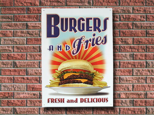 『ジューシーハンバーガー＆ポテト メタルサイン』 アーティスト：マイク・パトリック｜メーカー：クールコレクティブルズ＆グラフィック｜Item ＃：MP-07｜原産国：アメリカ合衆国 思わずお腹が鳴りそう！ 大きくてジューシーなハンバーガーと...