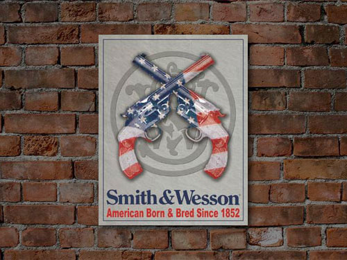 Smith&Wessonのノスタルジックなデザインのブリキ製サインプレートです。 【スペック】 サイズ：縦40cm×横31.2cm　 素材：ブリキ 原産国：アメリカ合衆国