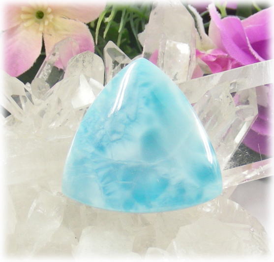 【意味・解説】品質にこだわった世界三大ヒーリングストーンの一つ『ラリマー』のペンダントトップ☆愛と平和、トラウマの開放、穏かさや無条件の愛と調和をもたらす。ストレスの解消にも。霊感や想像力を増大させるので占いや芸術的な仕事にも良い。よく茶色...