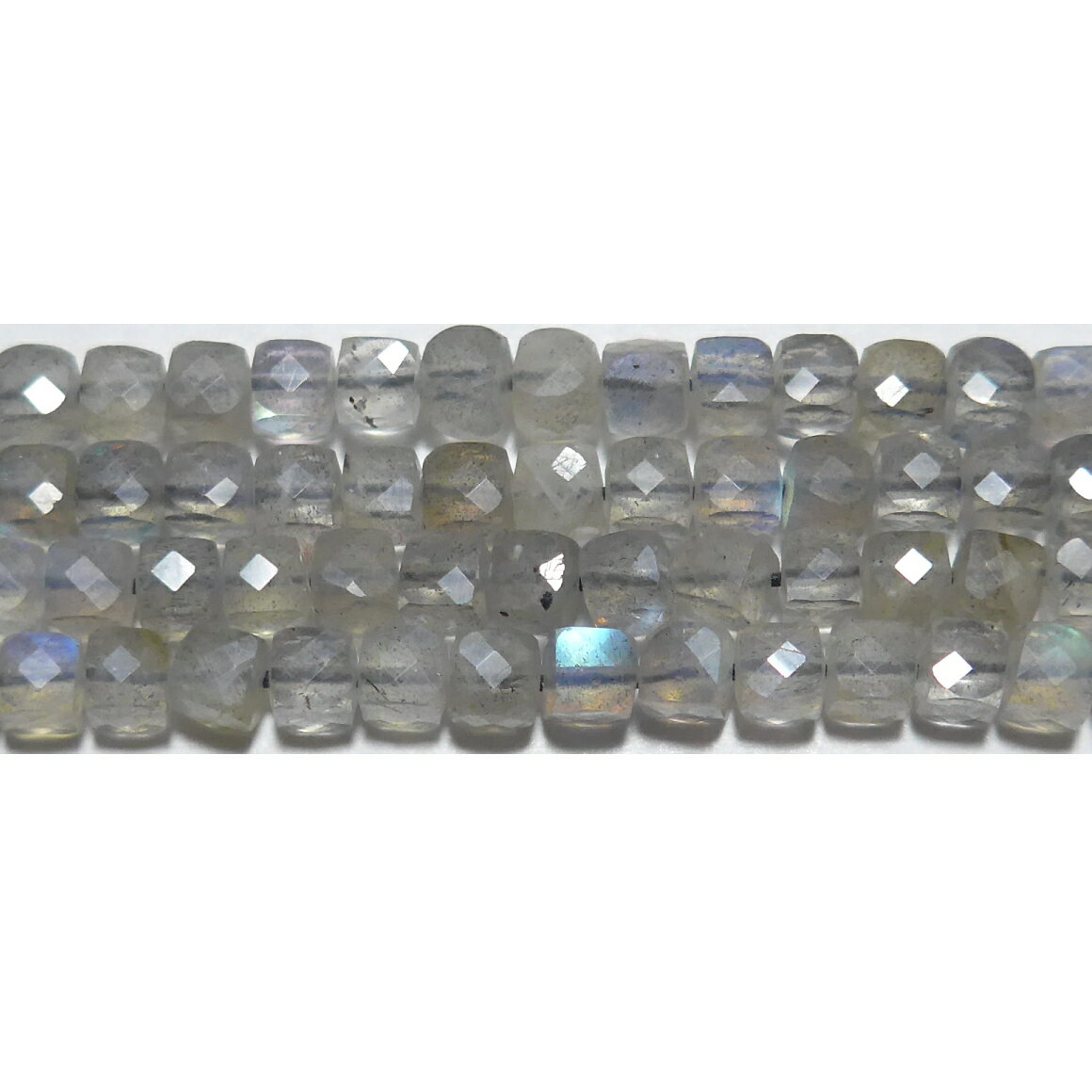 定番からレアな天然石・パワーストーンビーズが1000種類以上！好きな石を組み合わせて、あなただけのオリジナルブレスレットや念珠、ストラップやピアス、アクセサリーを制作してみませんか☆【意味・解説】嫉妬や恨みなどの黒い感を吸い取ってくれる。多...