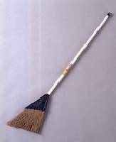 商品詳細パイプ柄ホーキシリーズ 仕様一覧 品名 ウルトラ強靭ホーキ（箒） サイズ（約幅×全長cm） 26×130 材質 毛／ポリプロピレン ハカマ／ポリエチレン 柄／スチールパイプ(塩ビ被覆) ※記載内容の仕様及び外観は、改良のため予告なく...