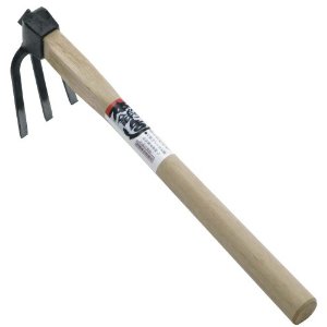 商品詳細軽量でちょっとした耕しから土おこしまで使い方はいろいろです 仕様一覧 頭のサイズ(約) 70×110mm 柄のサイズ(約) 390mm ※記載内容の仕様及び外観は、改良のため予告なく変更されることがあります。 ※こちらの商品はメーカ...