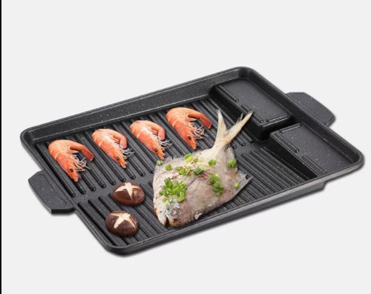 【角型プレート】【ガス・IH対応】【3-5人用】【サムギョプサル用】【ポイント】角型の焼肉プレートお肉の余分な油を落とす溝付きプレートでヘルシーです油を溜めないことで野菜を焼く時に油の飛び散りを抑えます集めた油はプレートの外へ流れる設計プレ...