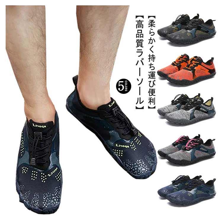 【キュッと引っ張り、サッと履ける。】伸縮性があるので足先からかかとまでしっかりフィットします。さらに引っ張るだけで調整できるバックル式なので靴紐はもういりません。【柔らかく持ち運び便利】柔軟性に優れた軽量モデルになっています。折りたたみが出...