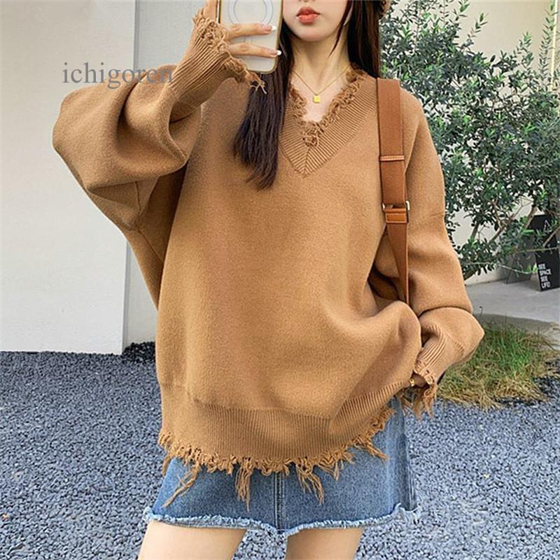 【ダメージ加工Vネックニット】素材構成：ニット-アクリル100％-シンプルながら、大人可愛いカラーラインナップのニットトップスです。-ダメージ加工のデザインがこなれていてかっこいい印象です。-ゆったりダボっと着られるビッグシルエットで体形カ...