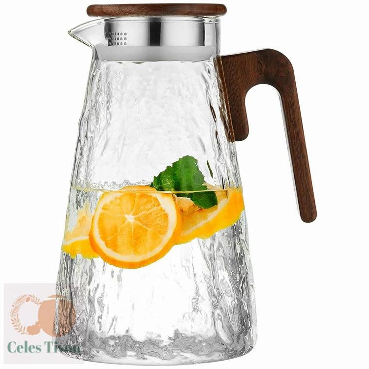 【カラー】 透明【1800ML】 材質：ガラス 原産国 : 中国 【この商品について】 この大容量麦茶ポットは耐熱ガラスなので、瞬間的な温度変化に耐えられます。耐熱、耐冷、温度範囲は−20℃から120℃までです。熱膨張係数3.3で、他のガラ...
