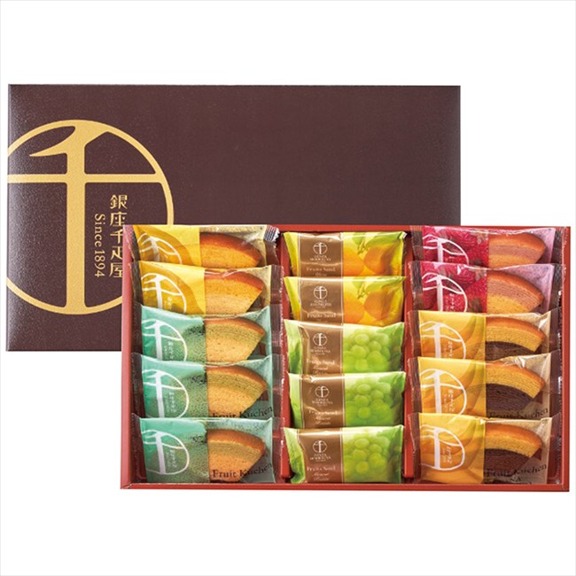 ■商品紹介：一層一層丁寧に焼き上げた生地と、果汁を加えて仕上げた生地の2つの味が絶妙なハーモニーの「フルーツクーヘン」。なめらかで口当たりのやさしいフルーツクリームと香り豊かな果肉を香ばしいクッキーでサンドした「フルーツサンド」の詰合せです...