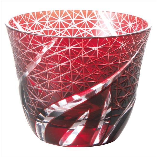 ■商品紹介：少し厚みのある色ガラスに丁寧にいくつものカットを重ね、美しい模様の切子グラスが生まれます。カットに映った光が屈折し、1本1本の線が放つ美しい輝きをお楽しみいただけます。カットの凹凸を手の中で感じることができ、手作りのあたたかさを...