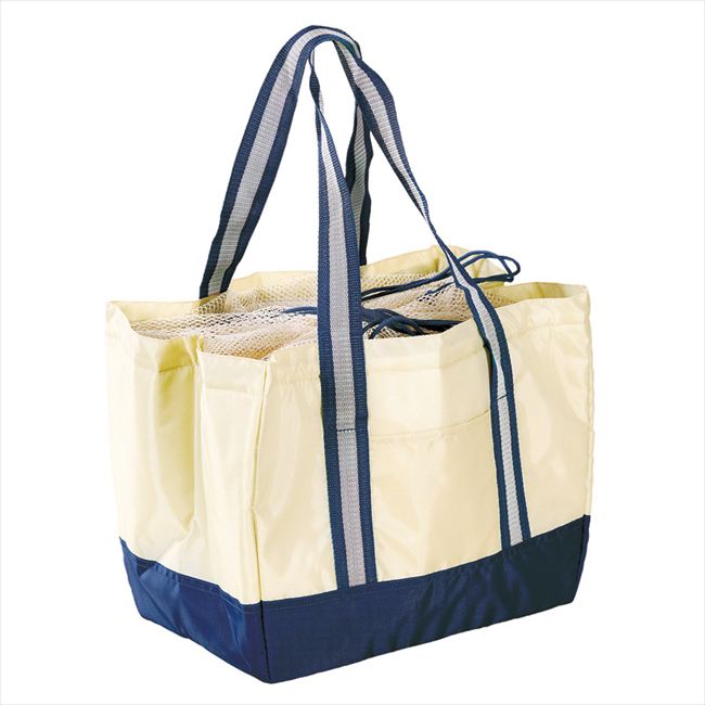 ■商品紹介：レジかごに入るアルミ蒸着付きクーラーバッグ。 ■商品内容：本体（約285×390×280mm）×1 ■材質：ポリエステル・アルミ蒸着フィルム・PEフォーム・PP ■重量：約165g ■原産国：中国製 メーカー希望小売価格はメーカ...