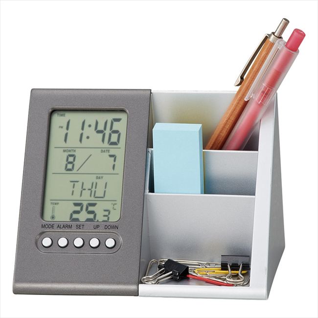 ■商品紹介：時計や温度計付きのお洒落多機能スタンド。 ■商品内容：本体（約75×135×90mm）×1 ■材質：ABS ■重量：約226g ■原産国：中国製 メーカー希望小売価格はメーカーカタログに基づいて掲載しています ■さまざまなギフト...