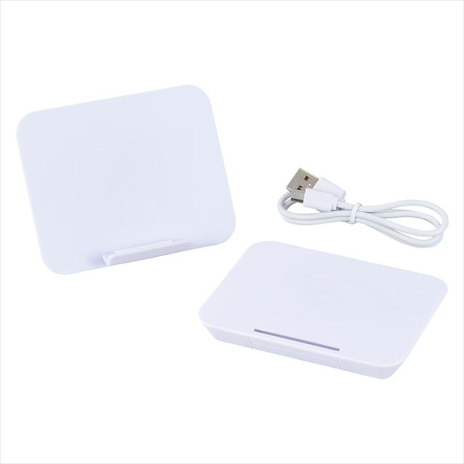 ■商品紹介：Qi対応のスマートフォンを置くだけで充電できるワイヤレス充電器。スタンド機能付。コンパクト設計で、旅行等でも持ち運びラクラク。 ■商品内容：本体（約76×95×12mm）・USBコード×各1 ■材質：ABS ■重量：約70g ■...