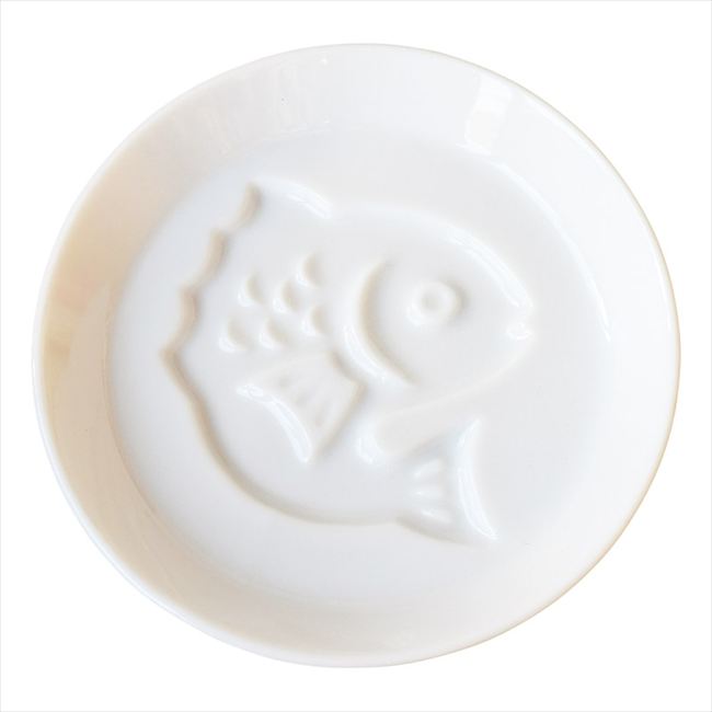■商品紹介：しょうゆを注ぐと絵柄がきれいに浮かび上がります。 ■商品内容：本体（約φ82×17mm）×1 ■材質：磁器 ■重量：約75g ■原産国：日本製 メーカー希望小売価格はメーカーカタログに基づいて掲載しています ■さまざまなギフトア...