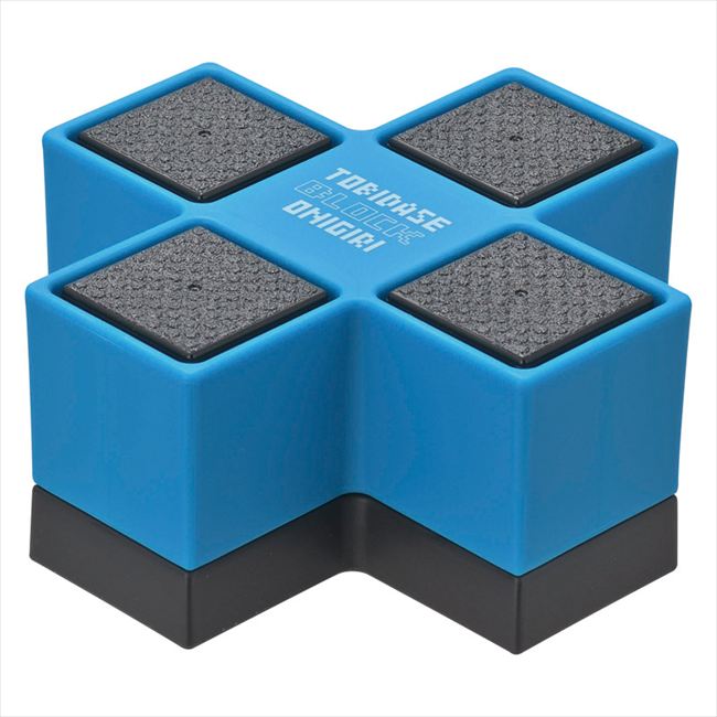 ■商品紹介：3角のしかくいおにぎりを、簡単に楽しく作れます。おにぎりが上に飛び出す愉快なしかけのおにぎりメーカーです。 ■商品内容：本体（約102×102×47mm）×1 ■材質：PP ■重量：約103g ■原産国：日本製 メーカー希望小売...