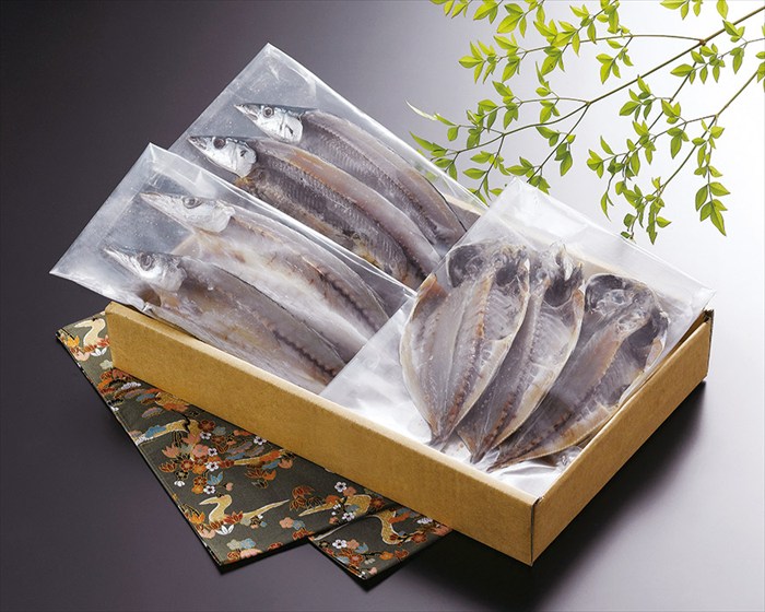 ■お中元専用商品となります。商品出荷日：6月12日から8月6日ごろ 　 ■商品紹介：国産、無添加にこだわった干物をお届けします。 ■商品内容：真あじ開き3枚(計180g)・かます開き2枚(計160g)・さんま開き2枚(計180g) ■賞味期...