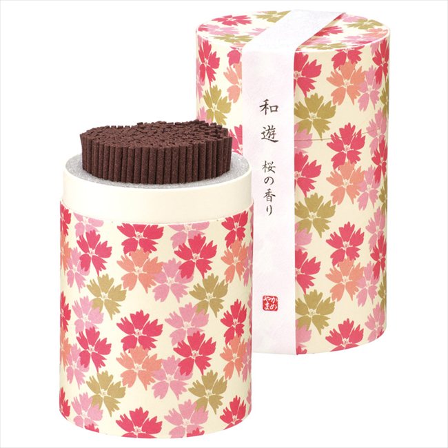 ■商品紹介： 白檀、丁子、桂皮などの生薬をふんだんに配合しフローラルのエッセンスを加えた、やわらかな春の日差しを感じる桜の香り。日々の暮らしに遊び心と和心を・・・「和遊」は、パリと京都のデザイナーがコラボレーションした遊び心ののある和モダン...