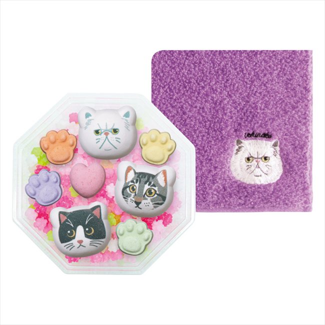 ■商品紹介：今治製でやわらかな触り心地のハンカチにはかわいいニャンコのワンポイント刺繍入り。ぜひお気に入りの「うちの子」とお過ごしください。 ■商品内容：オーガニックコットンハンカチ（25×25cm）（日本）・ラムネと金平糖（大ラムネ×3・...