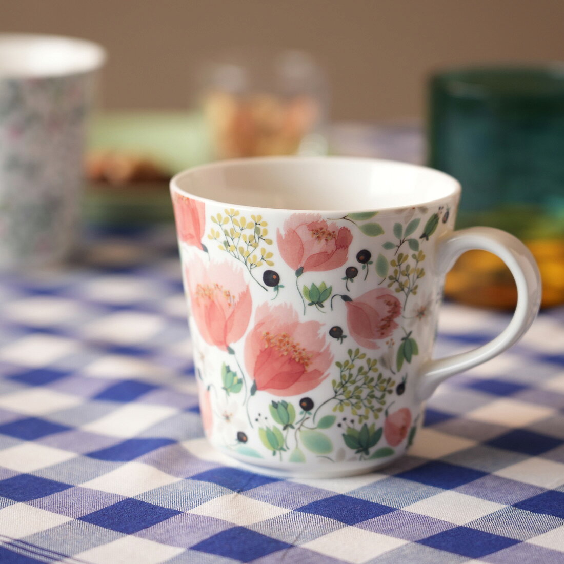 ■商品紹介：｢ありがとう｣の気持ちを伝えるなら、花束のようなマグを。淡い色合いの大輪の花が、華やかで軽やかです。 引出物 結婚記念品 プレゼント ギフトセット 記念品 贈り物おうち時間 セット ギフト おすすめ お中元 お歳暮 内祝 結婚内...