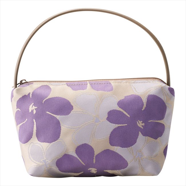 ■商品紹介：桐生織の始まりは古く奈良時代にまで遡り、勝利の象徴とされる旗絹が桐生織であることから縁起の良い織物とされてきました。見る角度によって光沢に差が生まれる艶やかな生地は丈夫で軽く耐久性にも富みます。ファスナー開閉式。持ち手立上り約8...