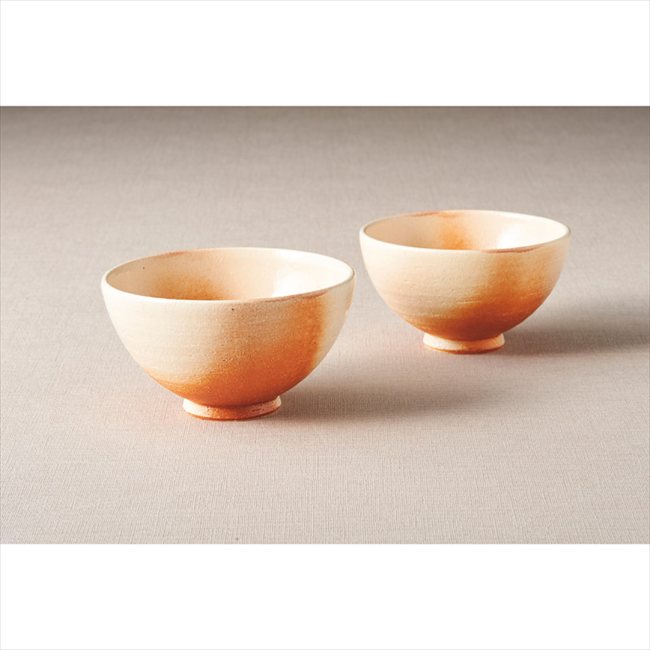 ■商品紹介：Scarlet（緋色）の器。窯の場所やその時の土の性質、季節などでひとつひとつ表情が異なる味わいがある一品。 ■商品内容：飯碗大（径12.5×7cm）・飯碗小（径11.5×6.5cm）×各1・陶器 ■パッケージサイズ：13×13...