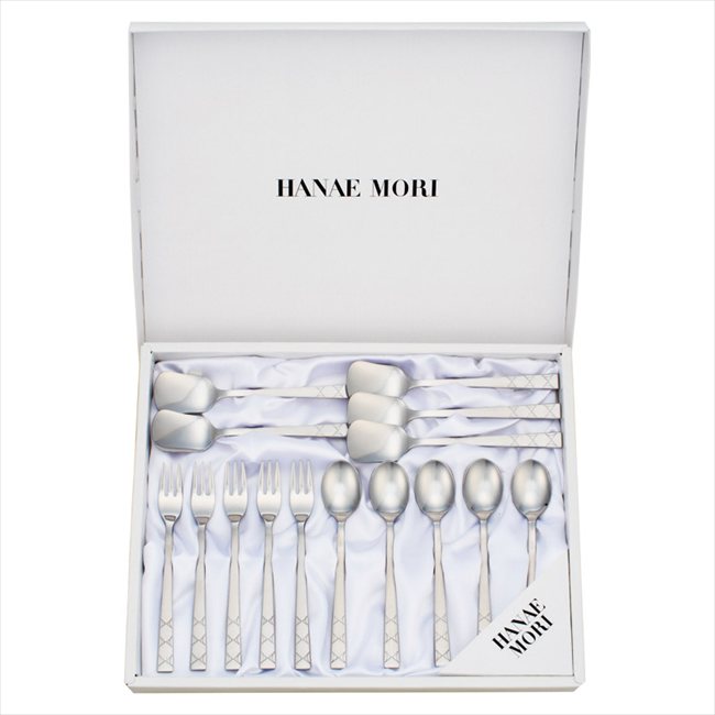■商品紹介：家庭用食洗機使用可。 ■商品内容：コーヒースプーン・ヒメフォーク・アイスクリームスプーン（各全長13cm）×各5・ステンレス ■パッケージサイズ：27×22×2cm ■重量：約400g ■生産地・原産地：日本製 メーカー希望小売...