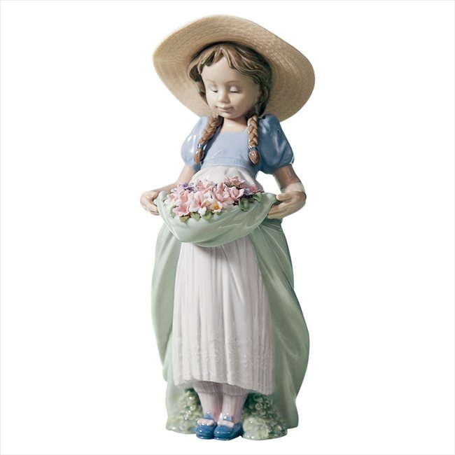 ■商品紹介：スカートいっぱいに摘まれた花が美しい人気作品です。お花を自慢するかのような少女の表情に、おもわず微笑んでしまいます。 ■商品内容：11×13×24cm・磁器 ■パッケージサイズ：32×19×15cm ■重量：約650g ■生産地...