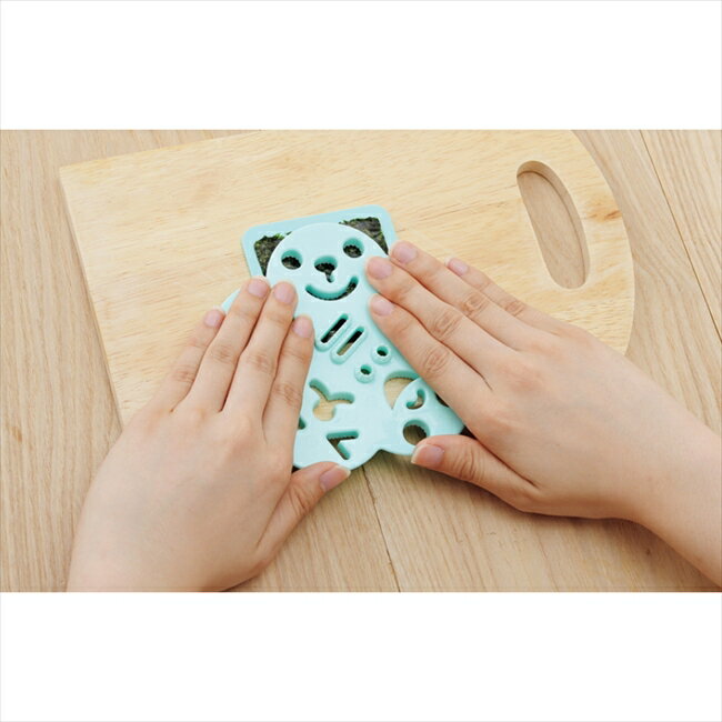 ■商品内容：食材カッター小：約100×100×15mm（約15g） ■パッケージサイズ：ブリスターサイズ／約150×230×40mm ■重量：約110g メーカー希望小売価格はメーカーカタログに基づいて掲載しています ■さまざまなギフトアイ...