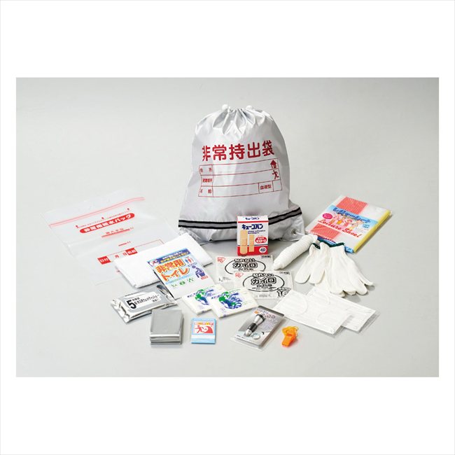 ※商品はお取り寄せとなりますのでご注意ください ■商品説明： ■商品内容:非常袋/ポリエステル ●非常袋●LEDミニライト●防寒シート●ホイッスル●非常用トイレ（日本）●給水袋3L（タイ）●救急絆創膏2サイズ40枚（日本）●レジャーシート●...