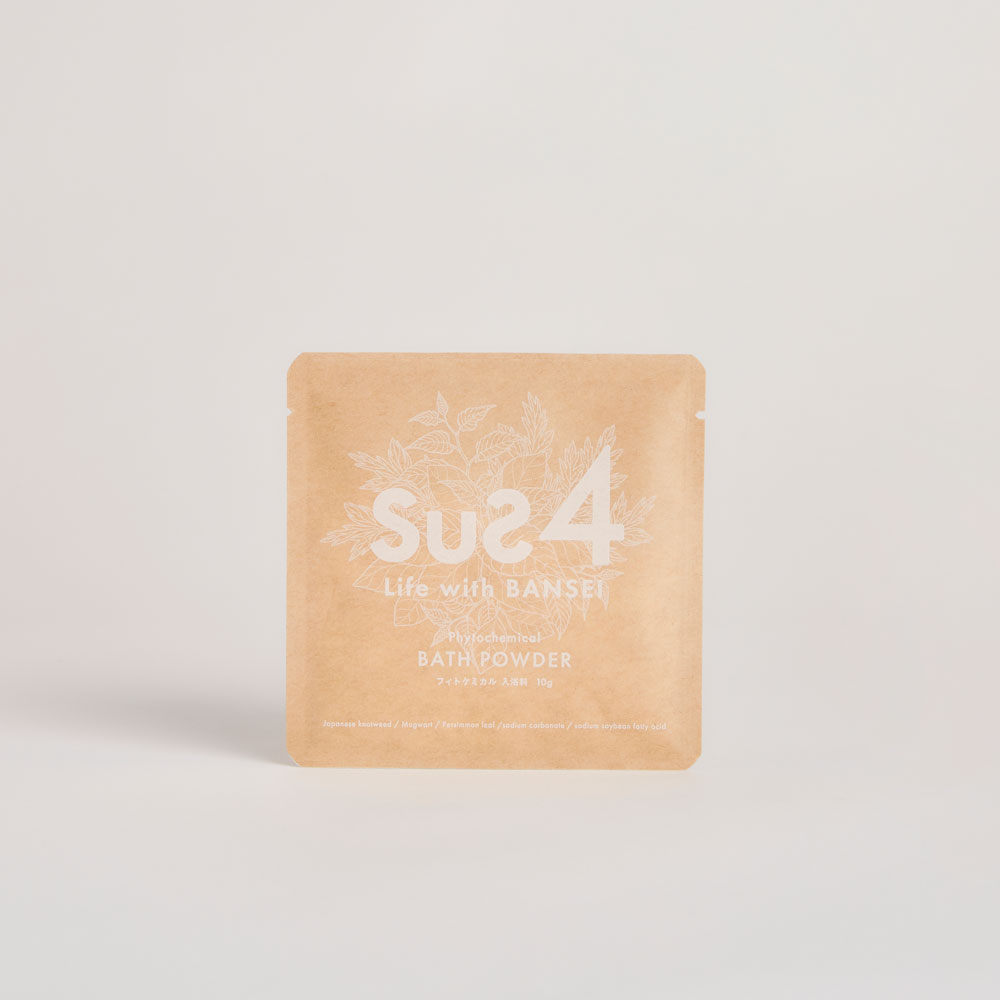 入浴剤 フィトケミカル 植物由来 サスフォー SuS4 10g×4個セット 一回分 ●カラー：白 ●香り：無香料 ●成分：ダイズ油脂肪酸Na、炭酸Na、カキ葉エキス、ヨモギエキス、イタドリエキス ●肌質：保水 敏感肌 乾燥肌 低刺激 ●入数...