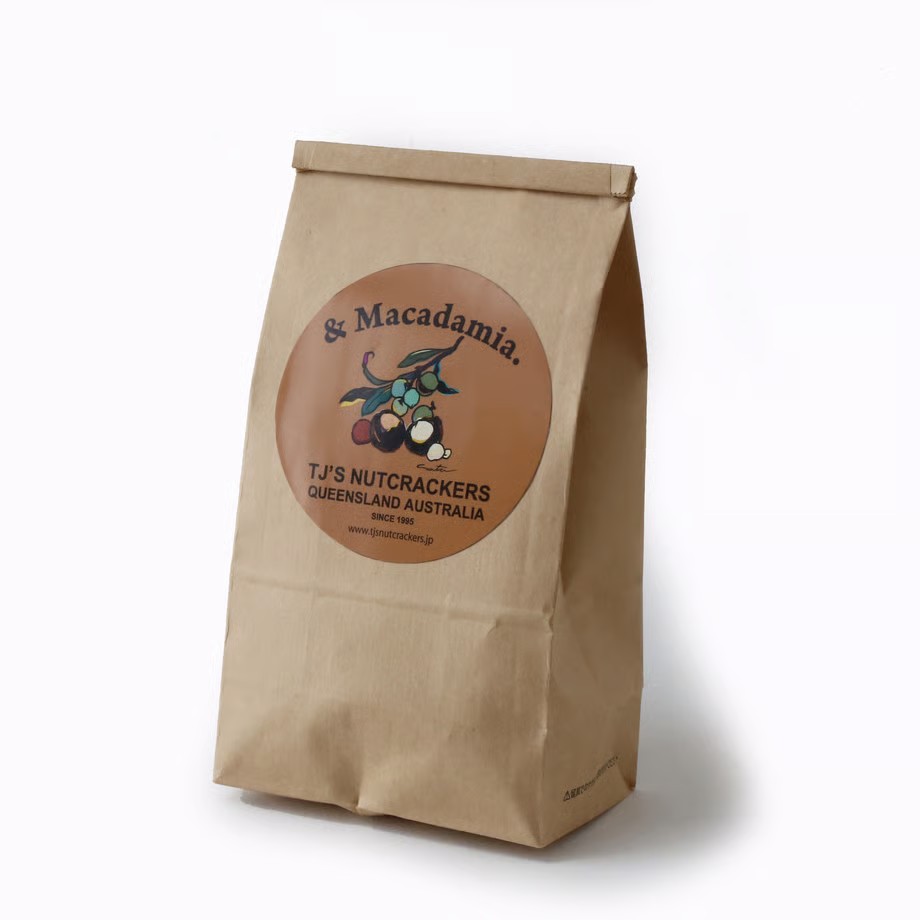 【 &Macadamia. 】 太古の大自然、良質な土壌、豊かな気候の中で10年以上かけてゆっくりと育ったオーストラリア産マカダミアナッツ。 他のナッツでは味わえないクリーミーな口あたりと、バターのような独特の風味を持っています。 プレミア...